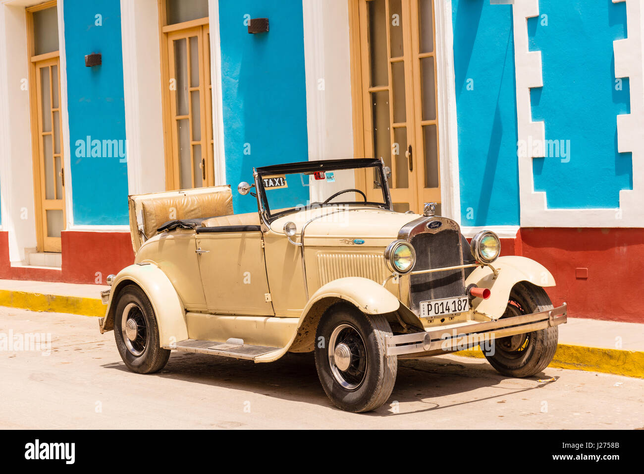 Vintage ford open top car hi-res stock photography and images - Alamy