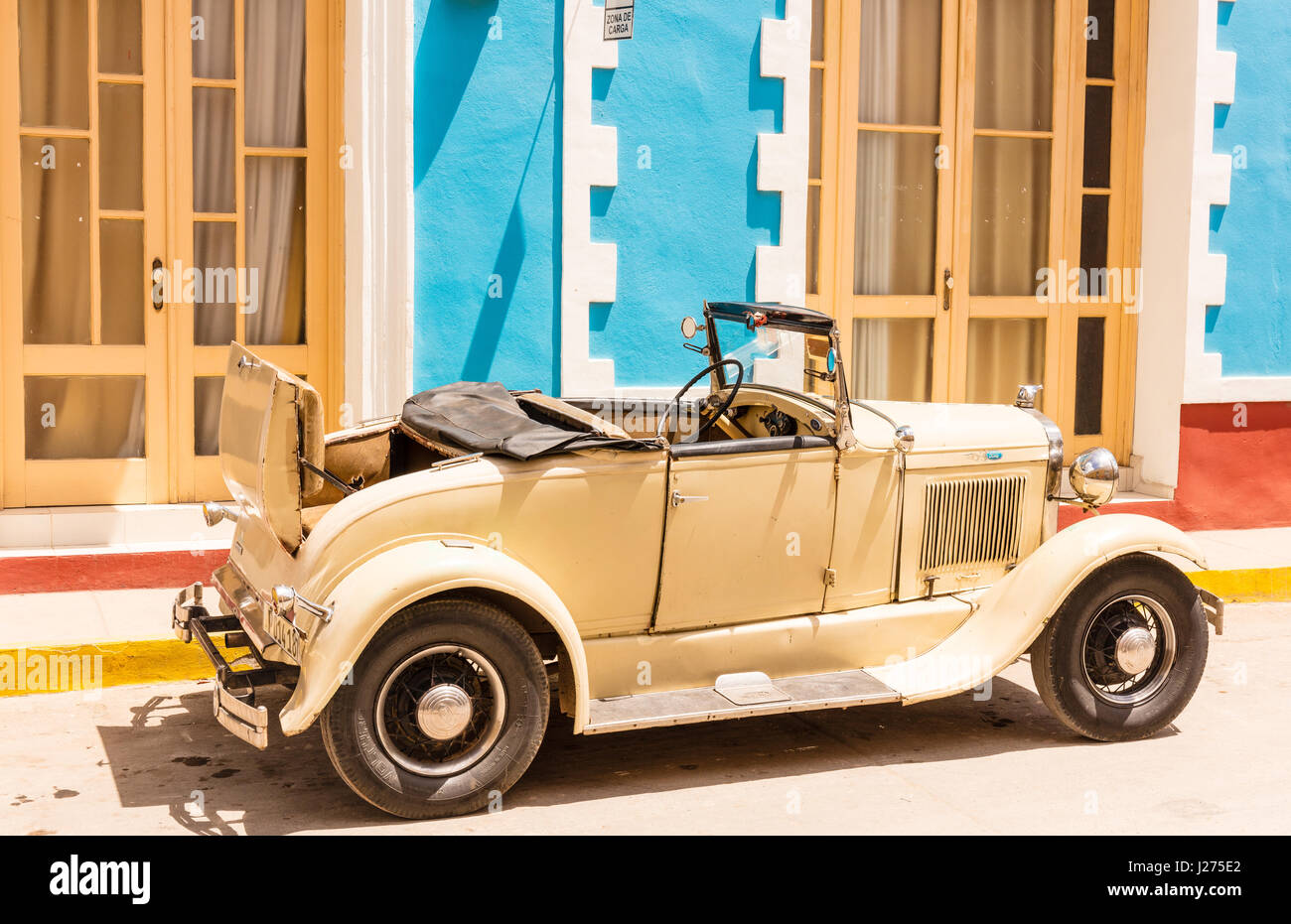 Vintage ford open top car hi-res stock photography and images - Alamy