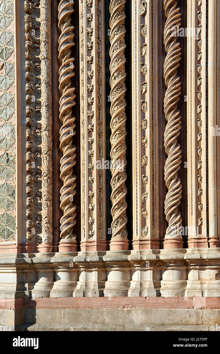 Decorative columns hi-res stock photography and images - Alamy