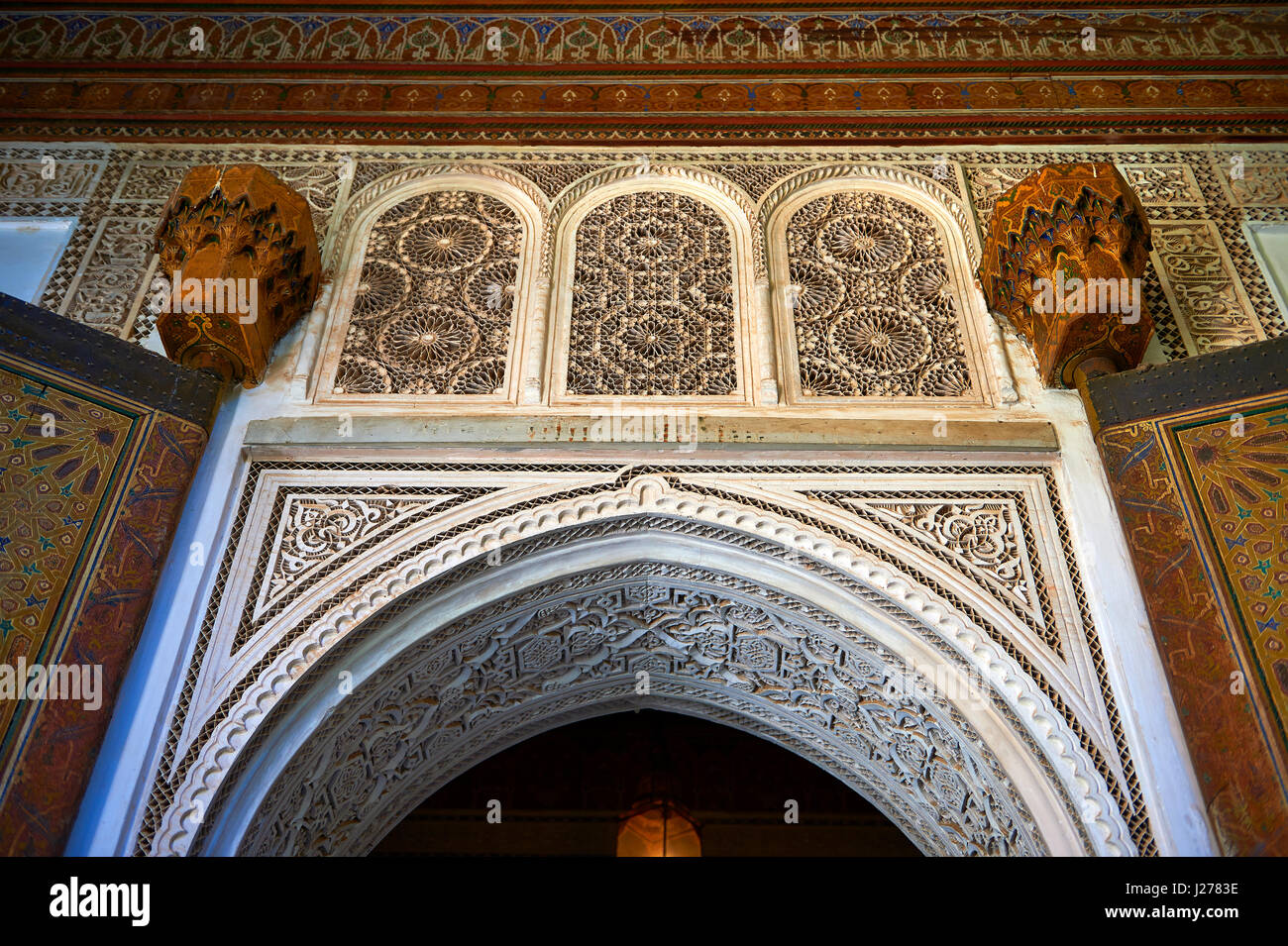 The arabesque mocarabe plasterwork hi-res stock photography and images ...