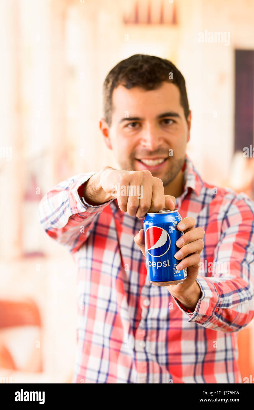 Hand opening soda can hi-res stock photography and images - Alamy