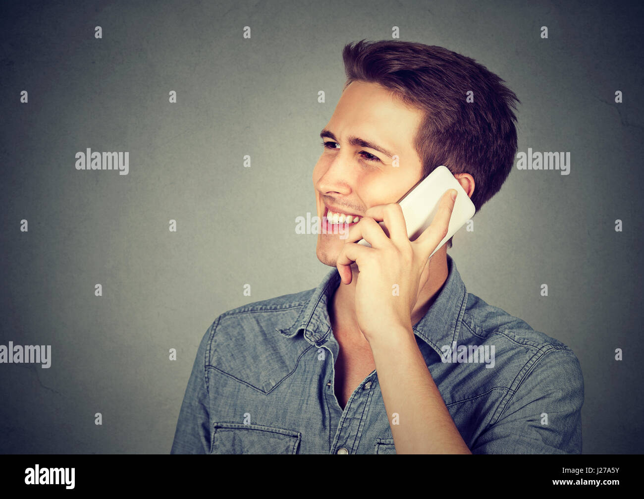 Man talking on mobile phone smiling Stock Photo - Alamy