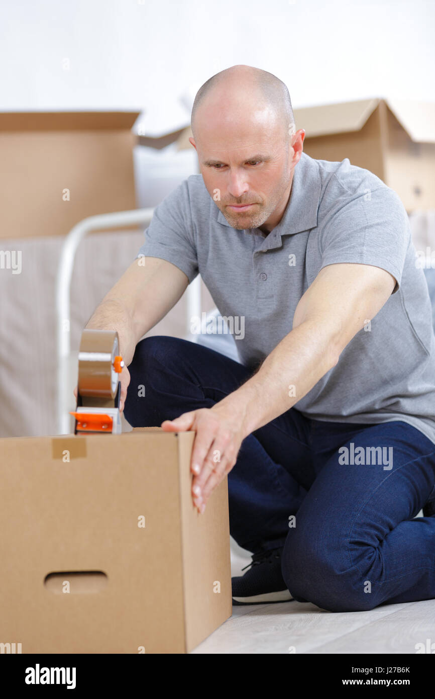 Taping boxes hi-res stock photography and images - Alamy