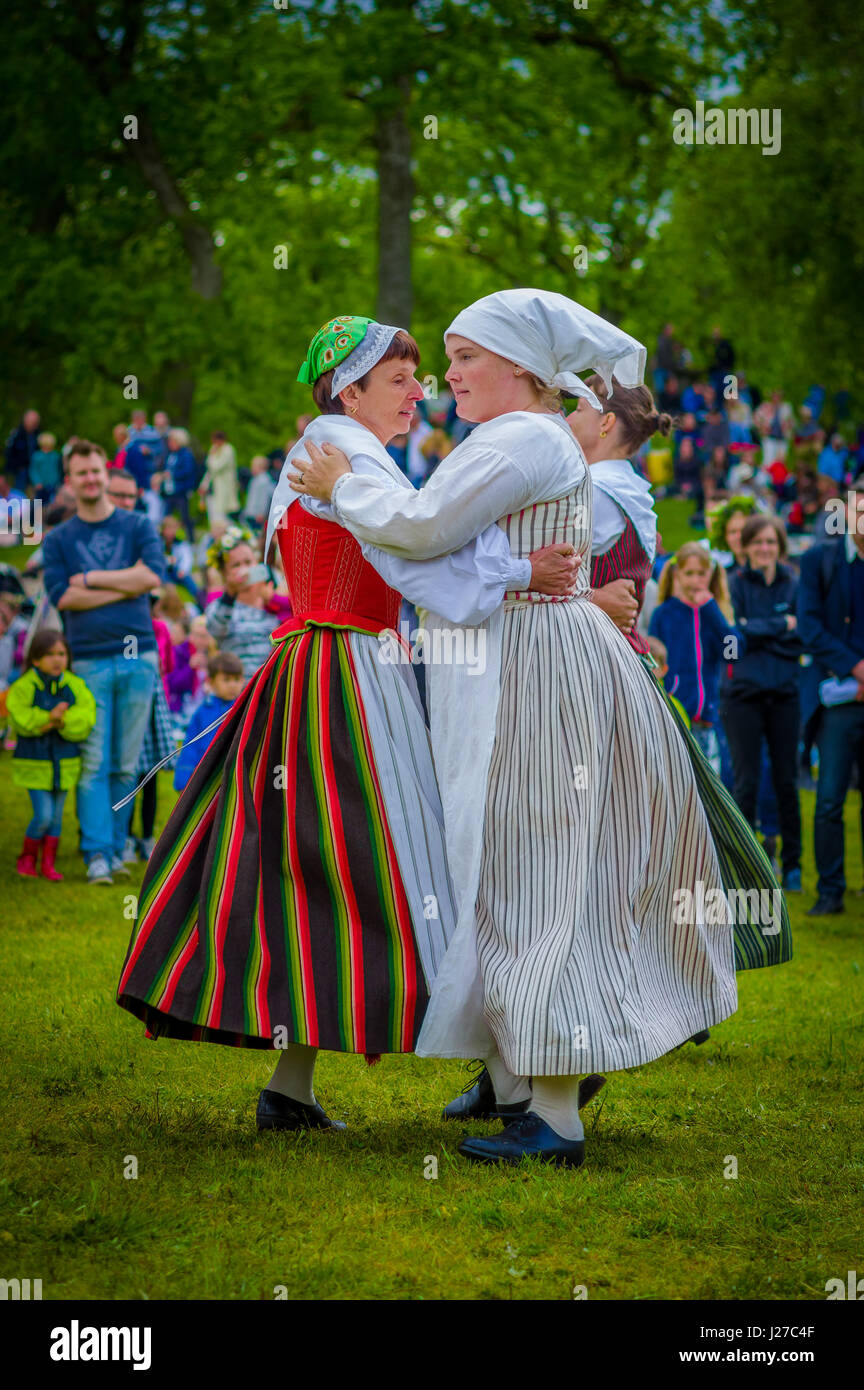 Dancing around the maypole in Midsummer, Gothemburg, Sweden Stock Photo ...