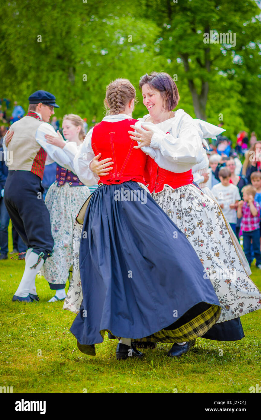 Dancing around the maypole in Midsummer, Gothemburg, Sweden Stock Photo ...