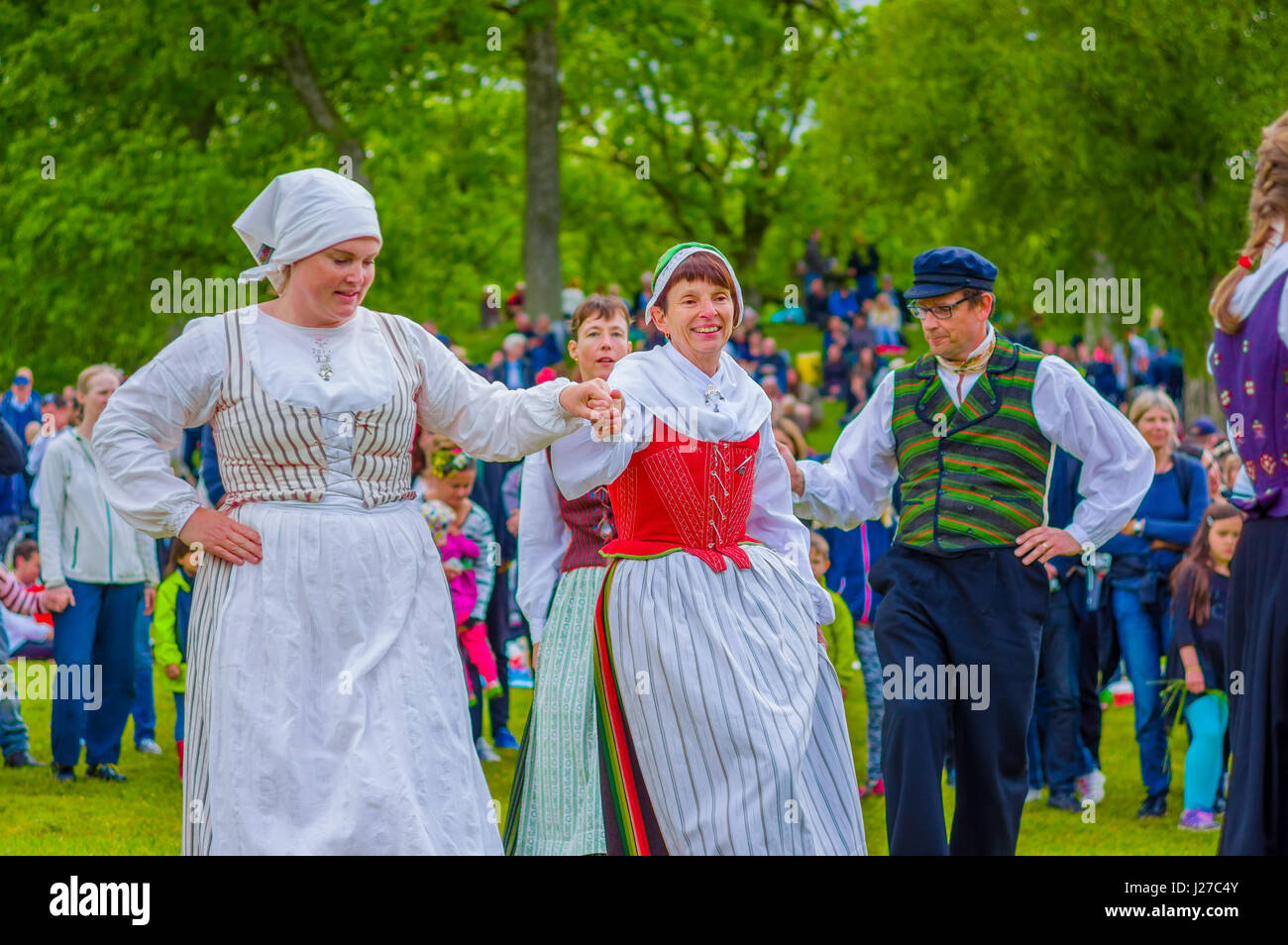 Dancing around the maypole in Midsummer, Gothemburg, Sweden Stock Photo ...