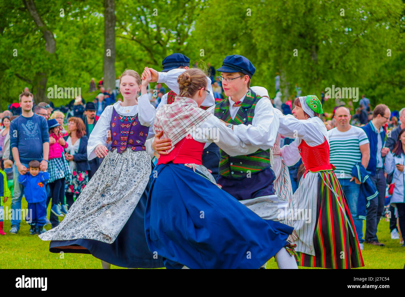 Dancing around the maypole in Midsummer, Gothemburg, Sweden Stock Photo ...