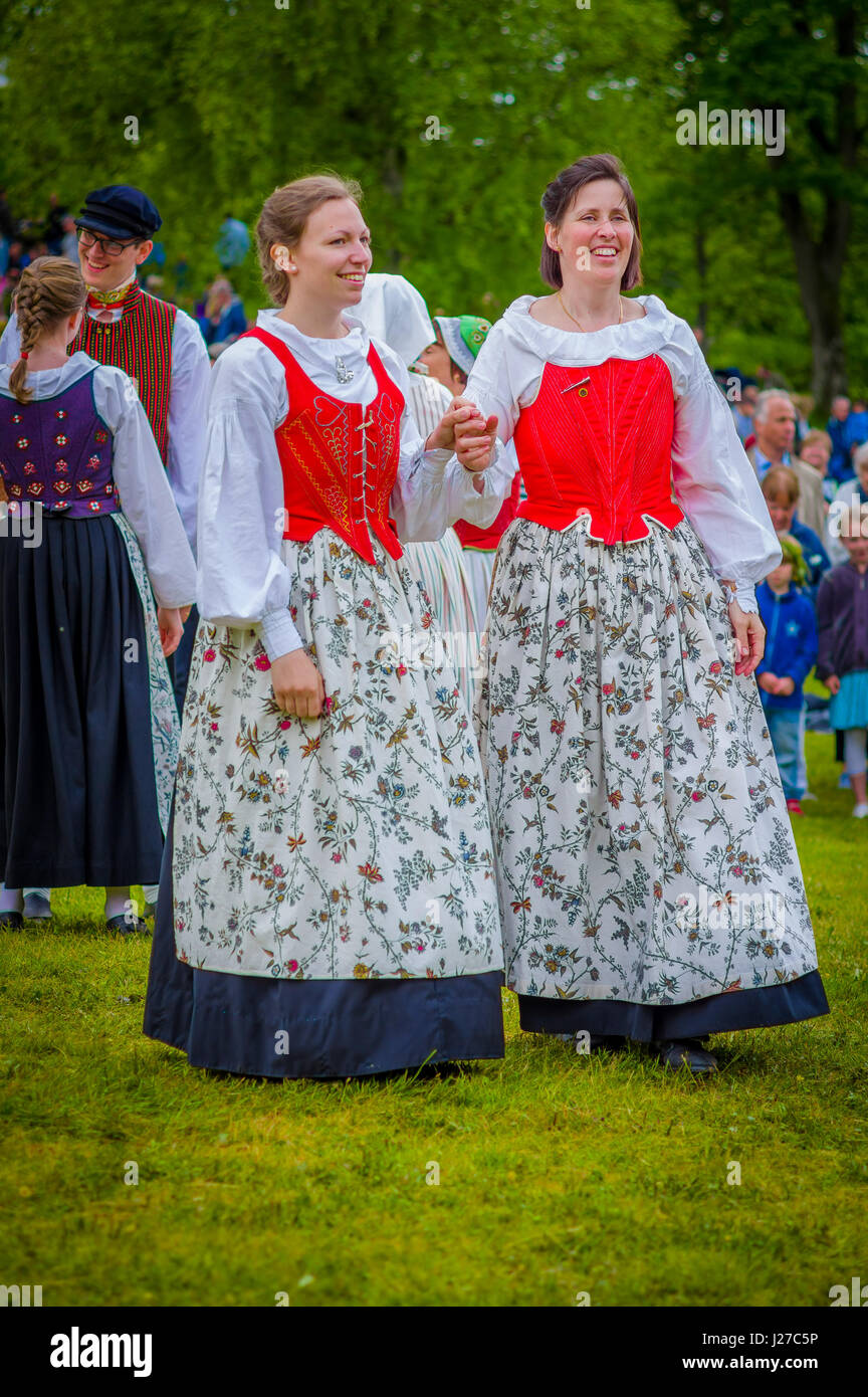 Dancing around the maypole in Midsummer, Gothemburg, Sweden Stock Photo ...