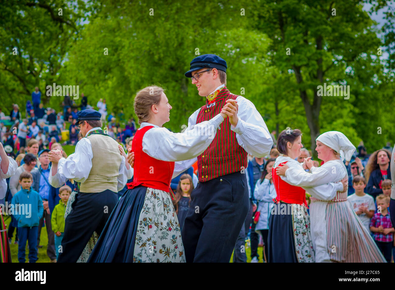 Dancing around the maypole in Midsummer, Gothemburg, Sweden Stock Photo ...