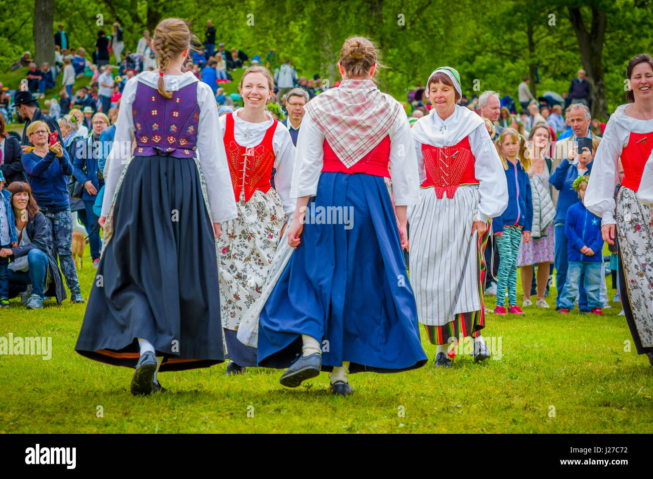 Dancing around the maypole in Midsummer, Gothemburg, Sweden Stock Photo ...