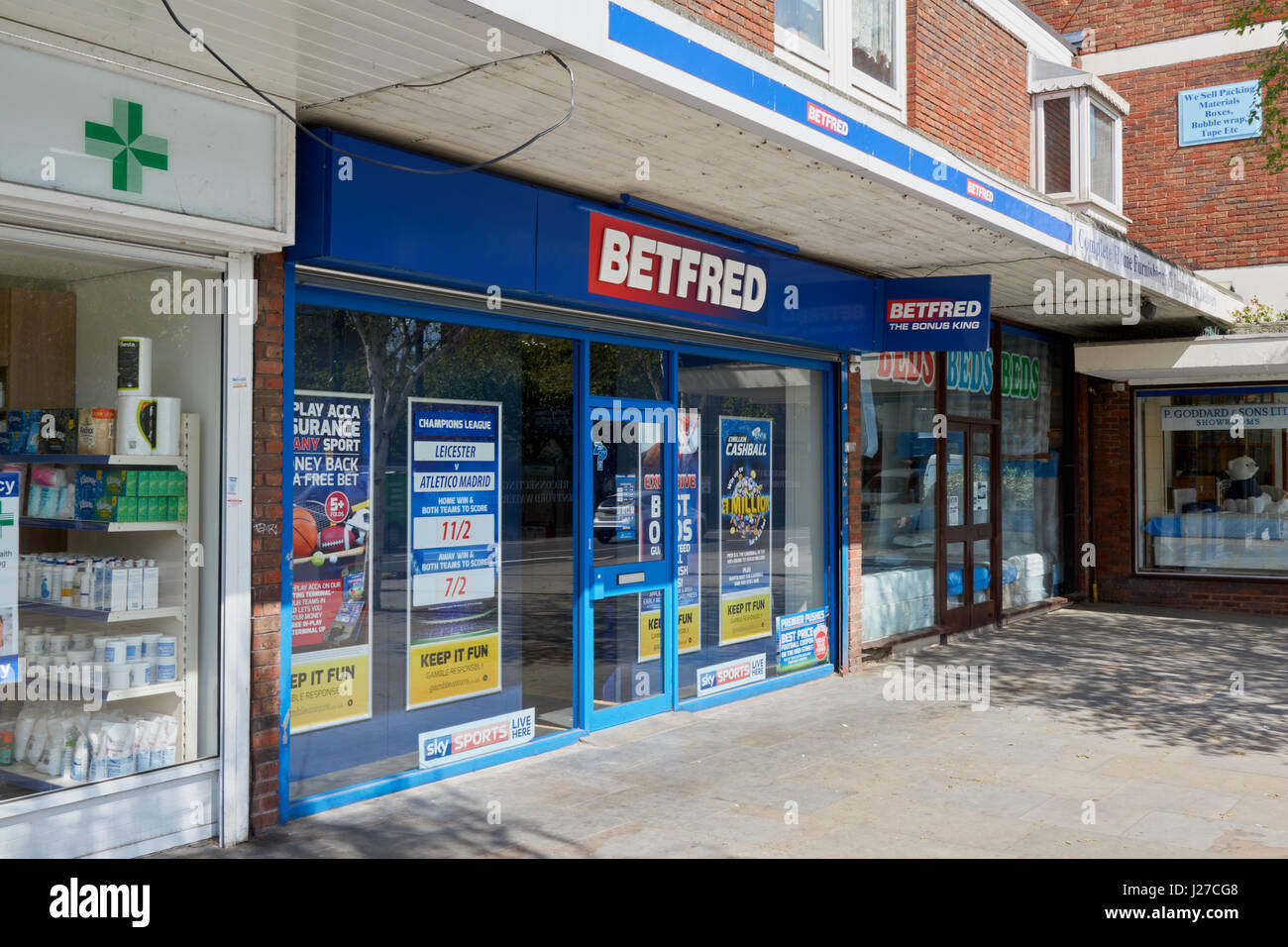 Brentford high street hi-res stock photography and images - Alamy