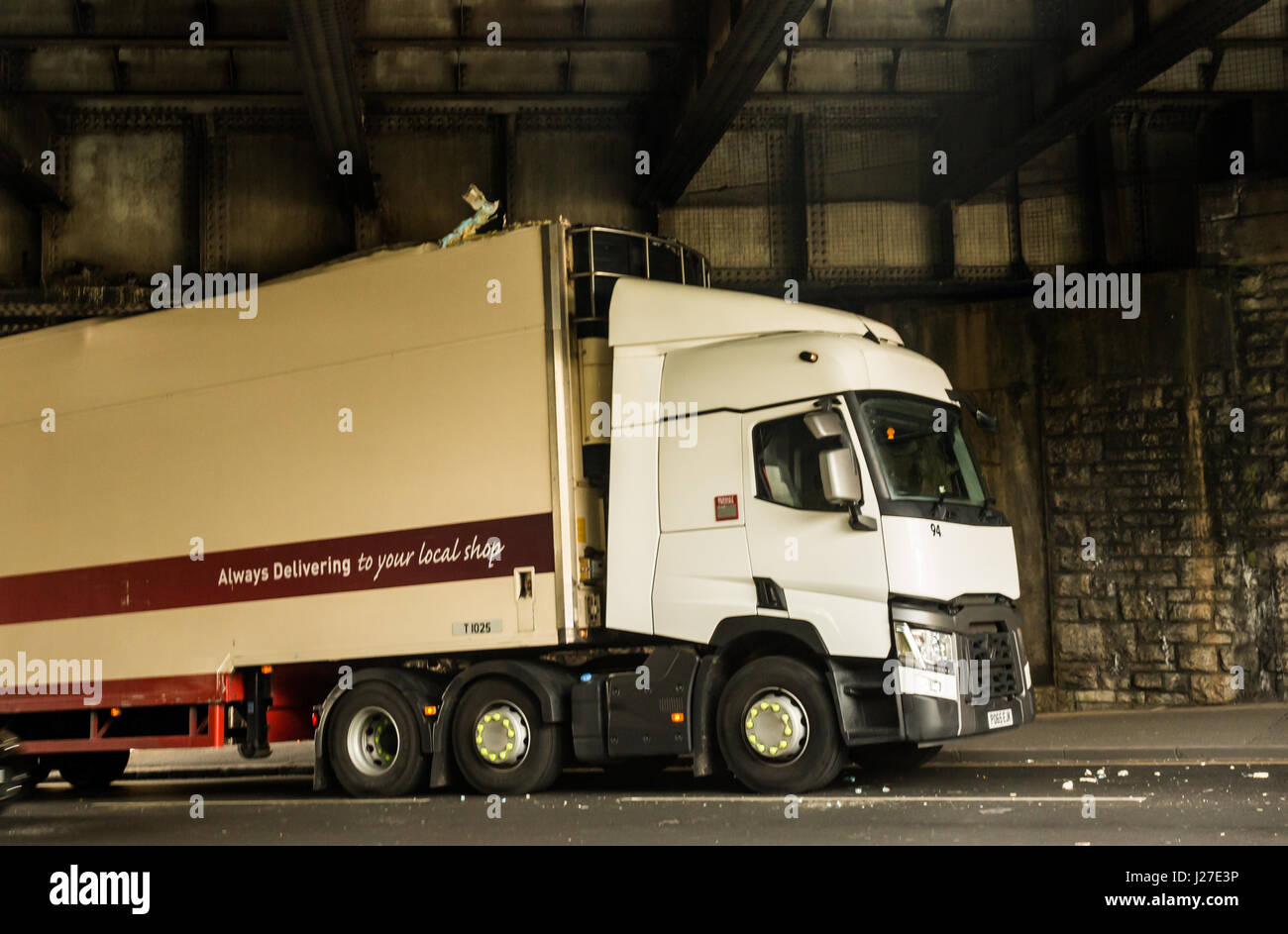 Truck stuck bridge hi-res stock photography and images - Alamy