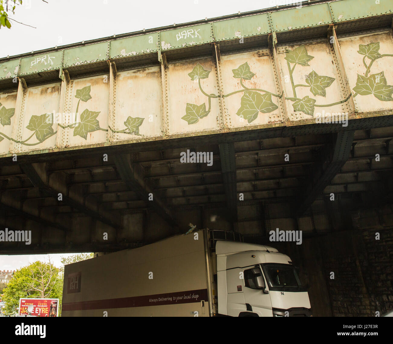 Lorry stuck under bridge hi-res stock photography and images - Alamy