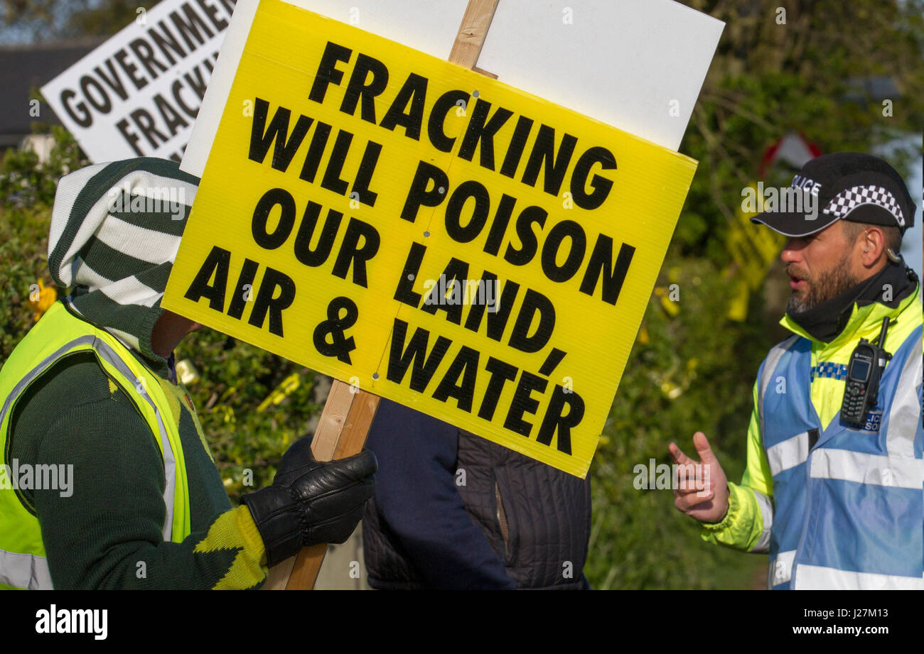 Westby-By-Plumpton, Blackpool, UK. 26th Apr, 2017. Fracking the Fylde ...