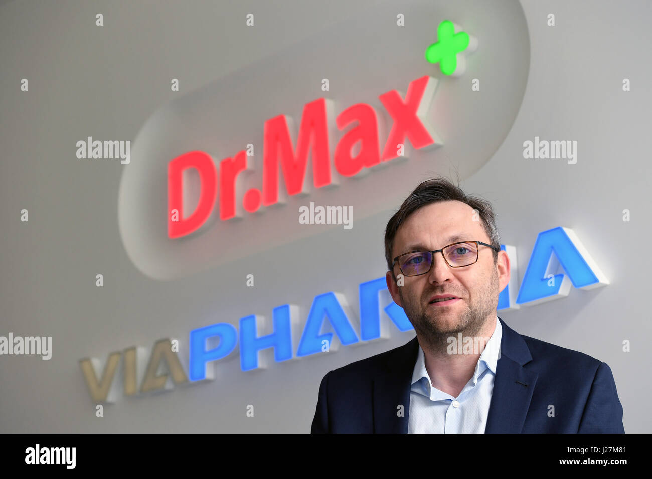 Dr max hi-res stock photography and images - Alamy