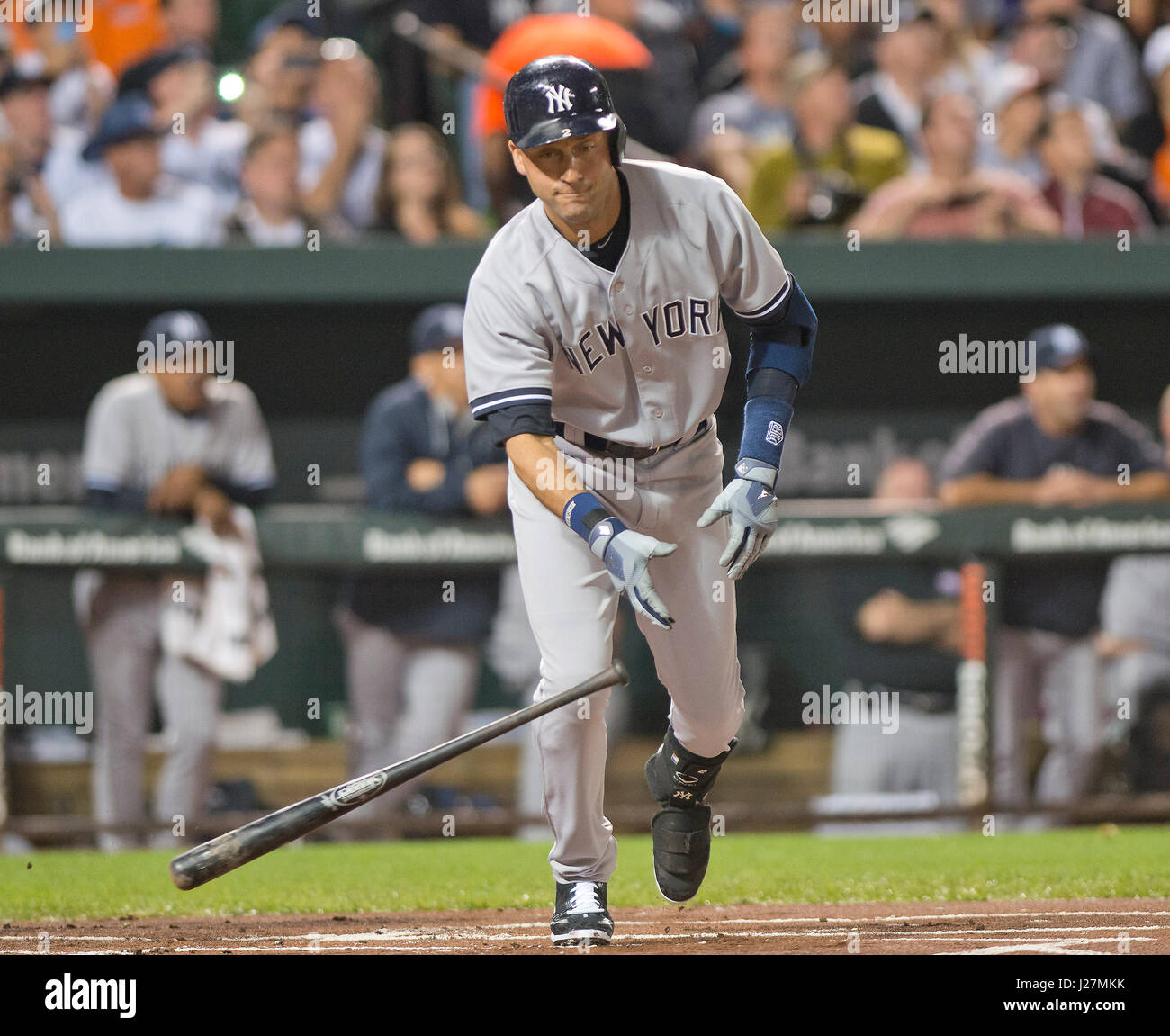 New York Yankees shortstop Derek Jeter (2) flies out in the first ...
