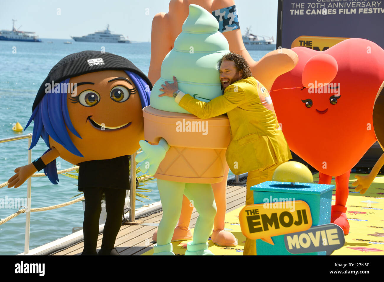 Cannes, France. 16th May, 2017. Actor T.J. Miller at the photocall for ...