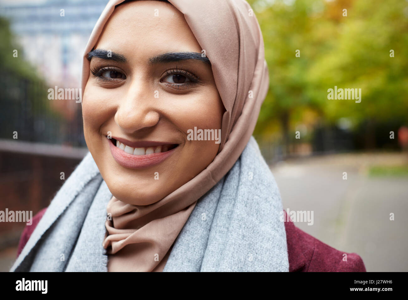 British pakistani woman hi-res stock photography and images - Alamy