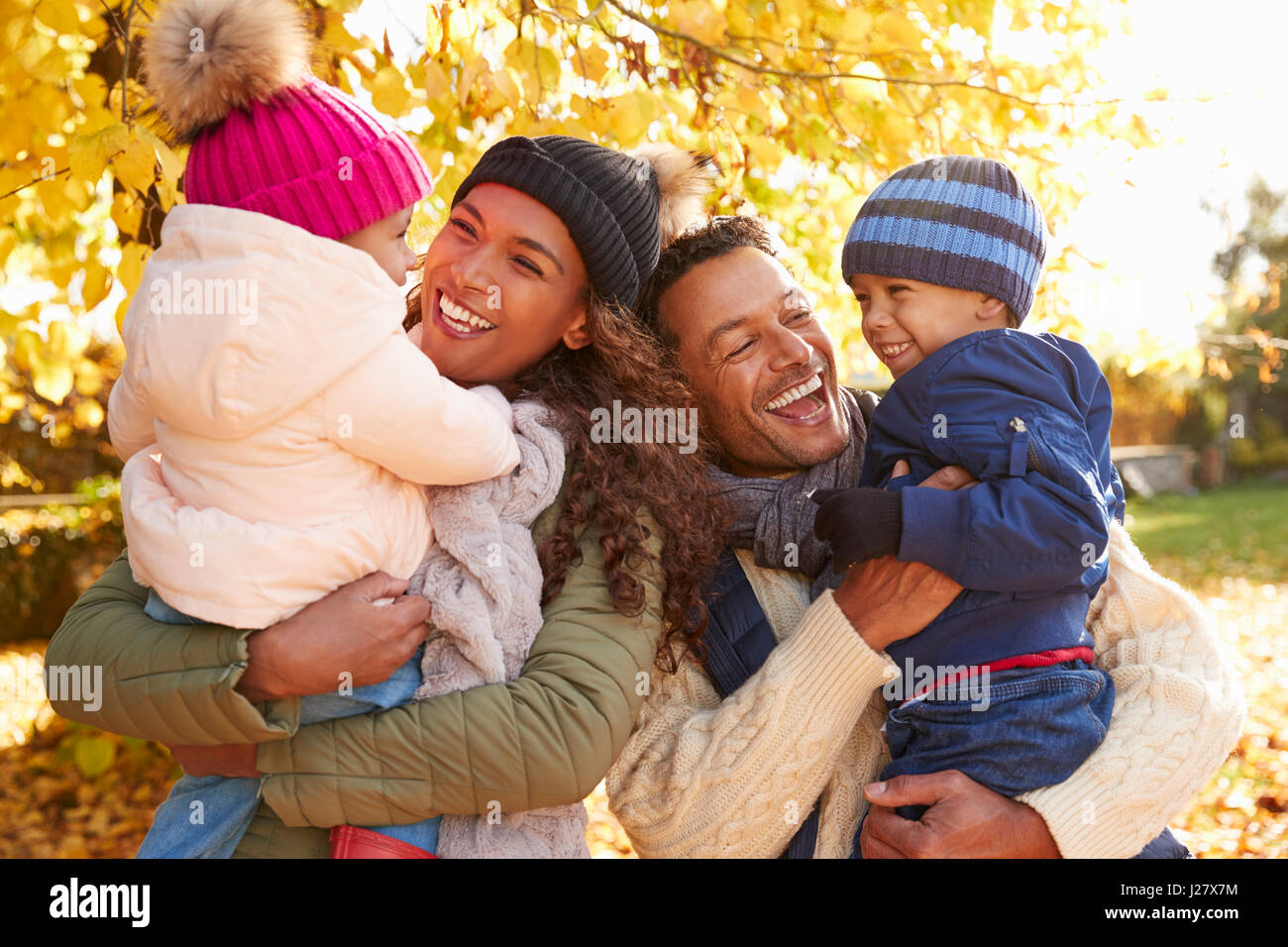 Children in the countryside england hi-res stock photography and images ...