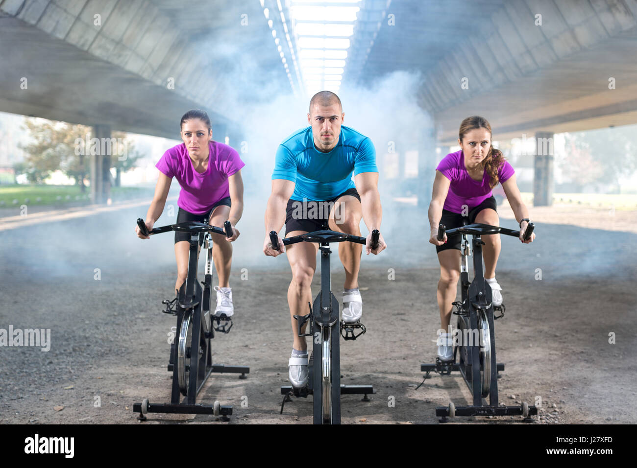 Spinning class young hi-res stock photography and images - Alamy