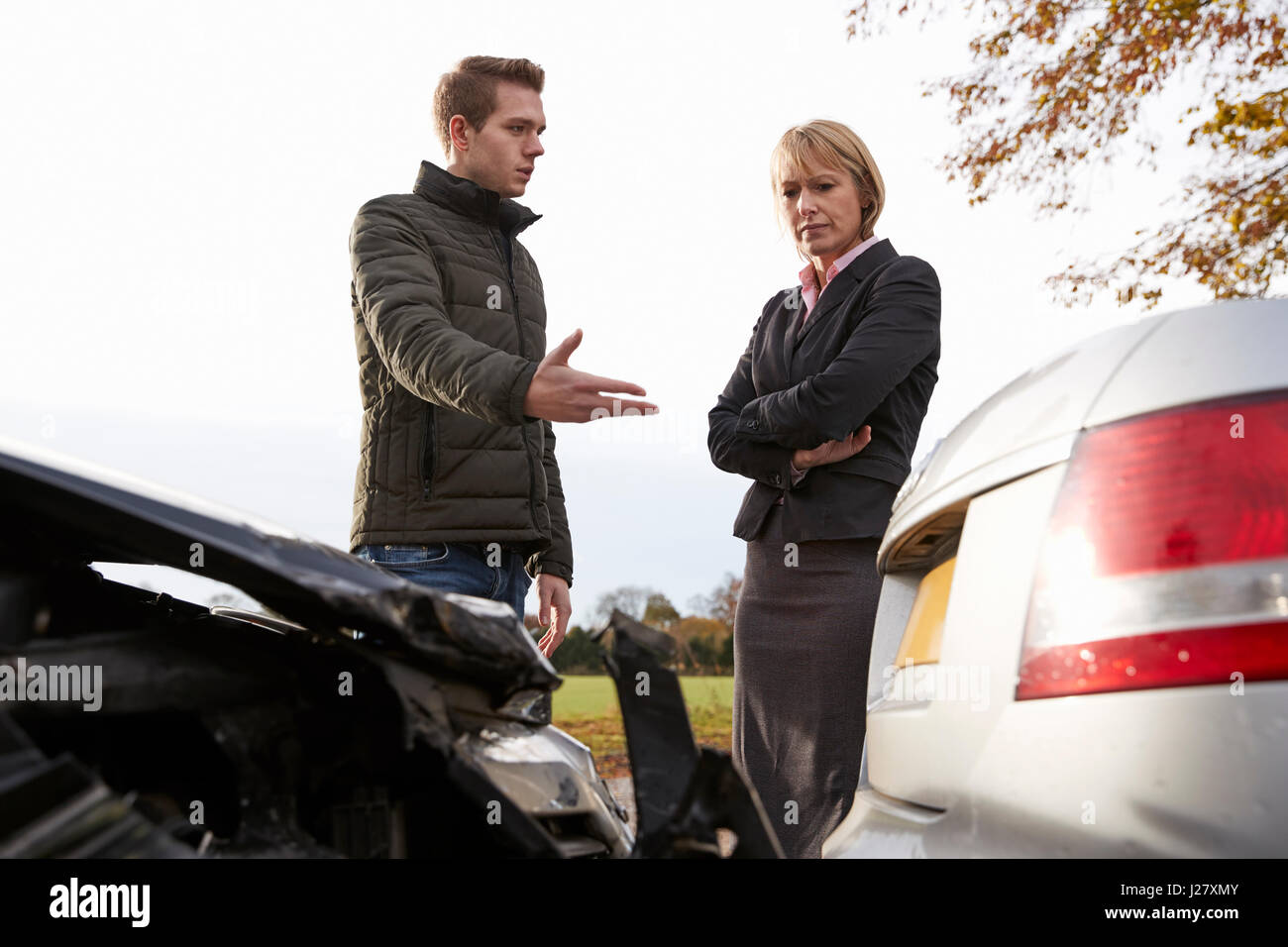 Two Drivers Arguing Over Damage To Cars After Accident Stock Photo - Alamy