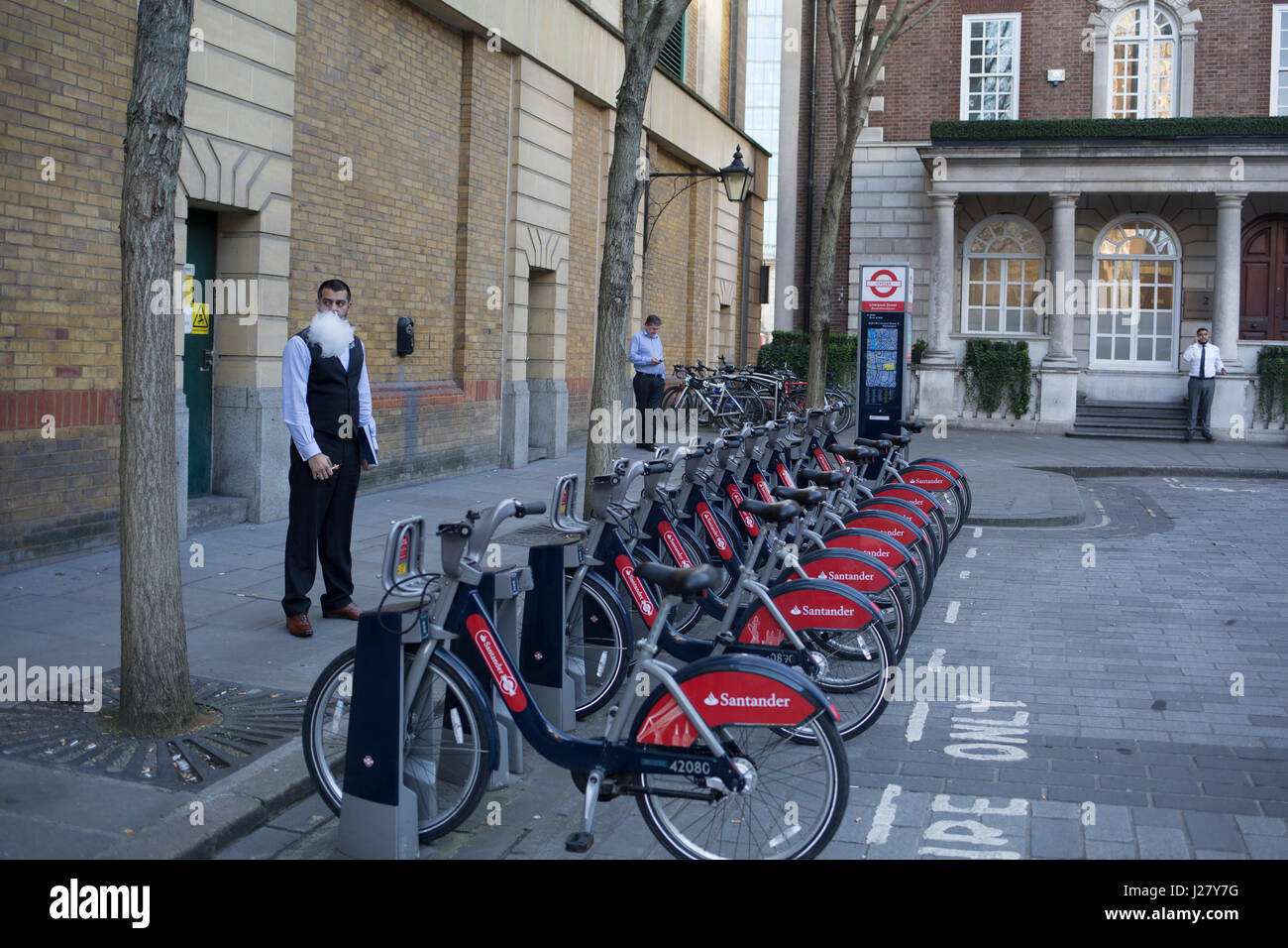 Vaping man uk hi-res stock photography and images - Alamy