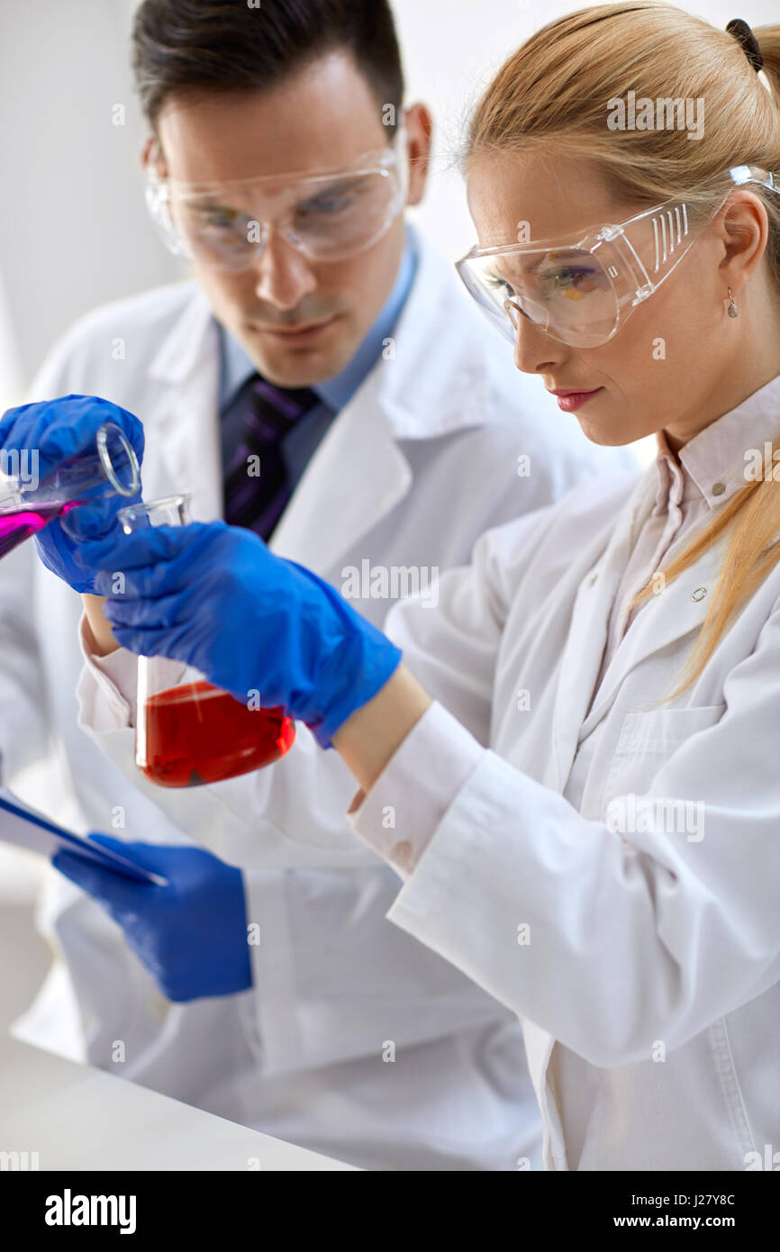 laboratory team technician doing chemistry experiment Stock Photo - Alamy