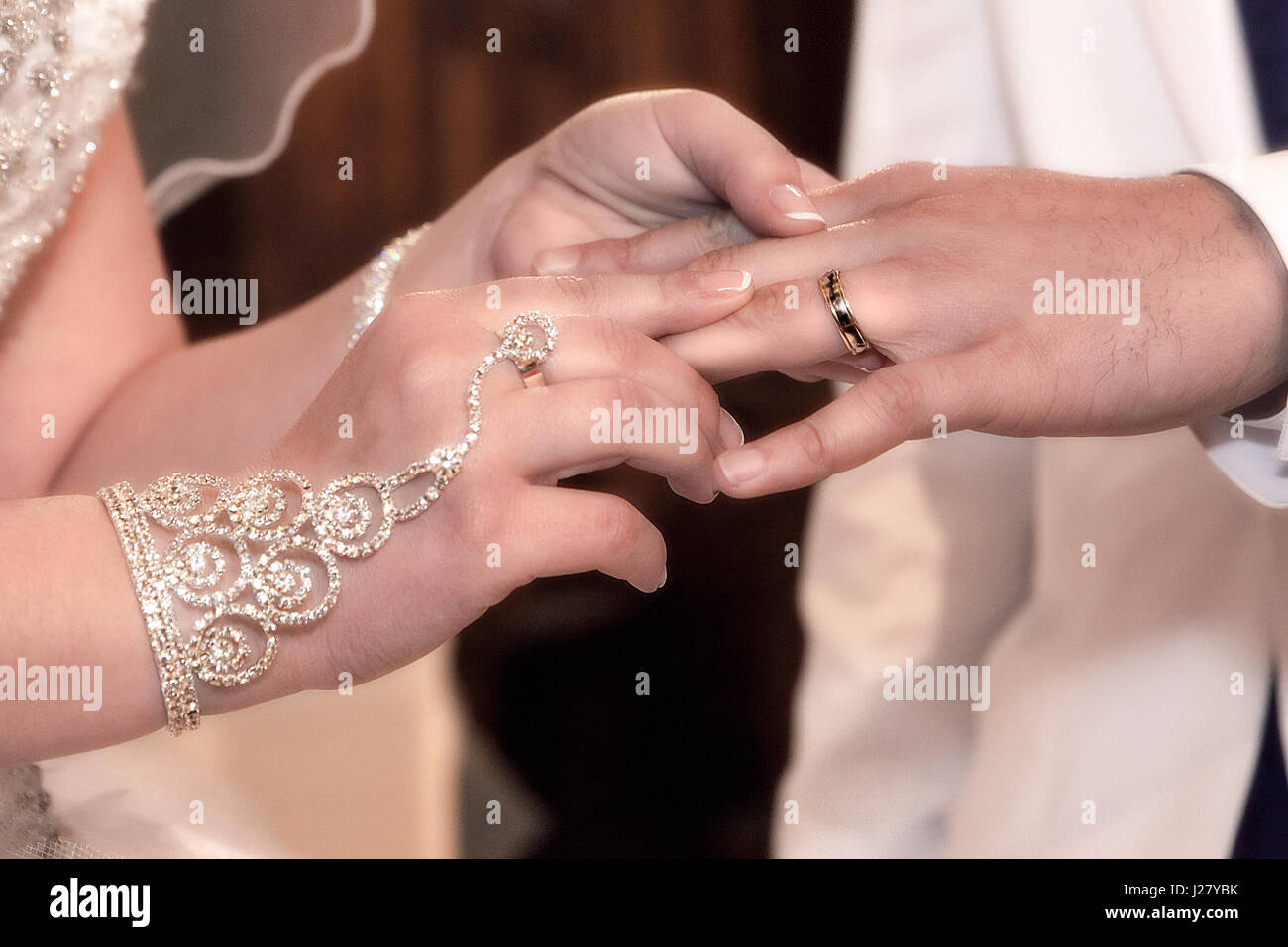Close up hands of bride and groom putting on a wedding rings Stock ...