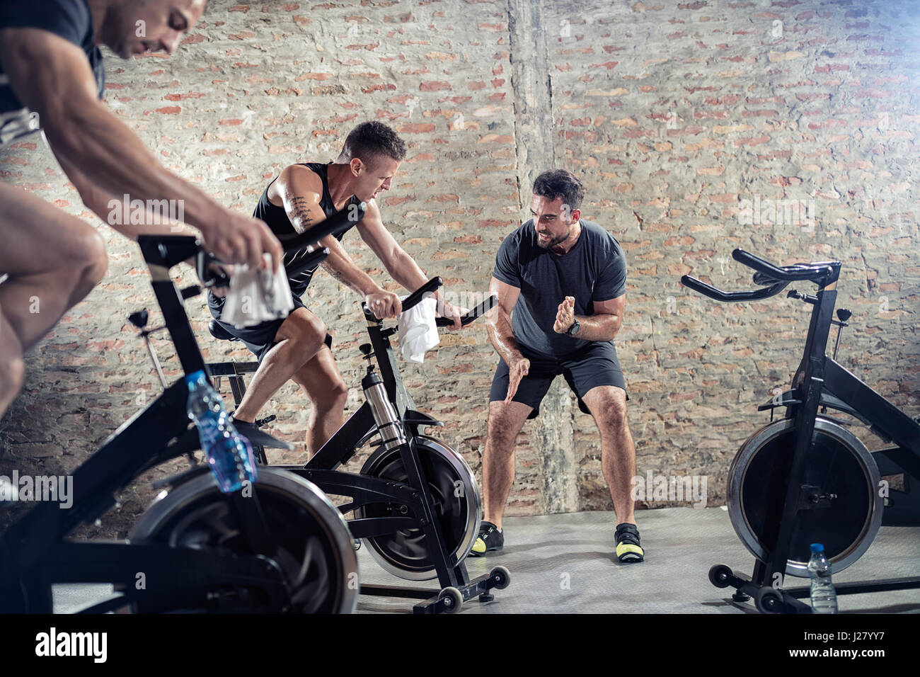 Spinning class young hi-res stock photography and images - Alamy
