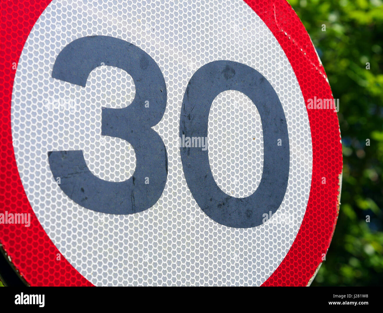 30 mph sign hi-res stock photography and images - Alamy