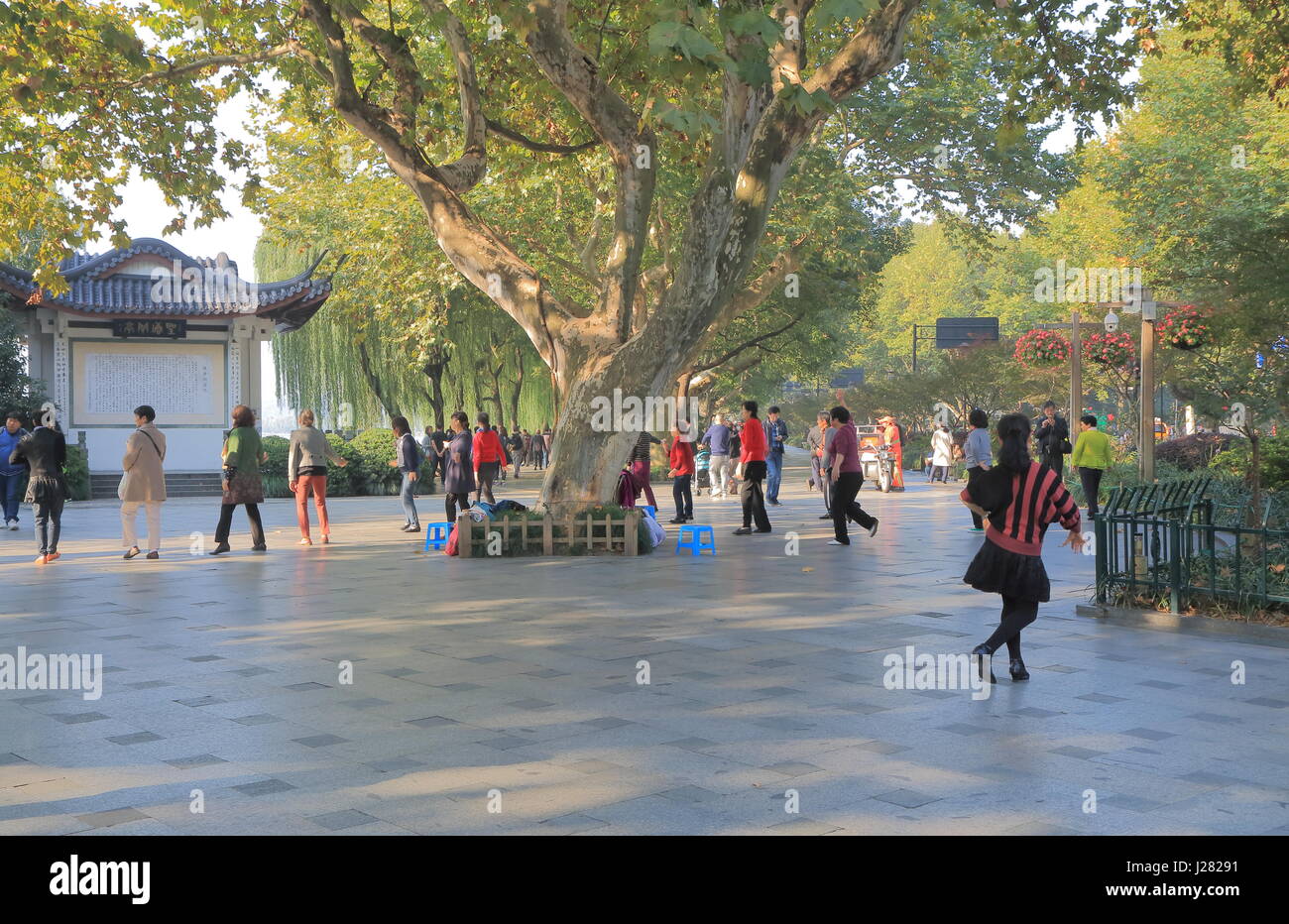 People visit Hu bin Gong Yuan park West lake in Hangzhou China Stock ...