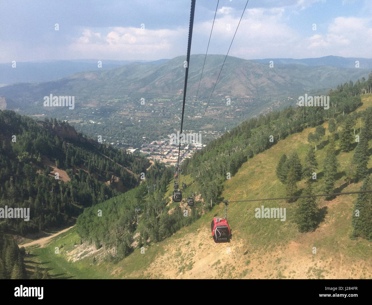 Overhead cable hi-res stock photography and images - Alamy