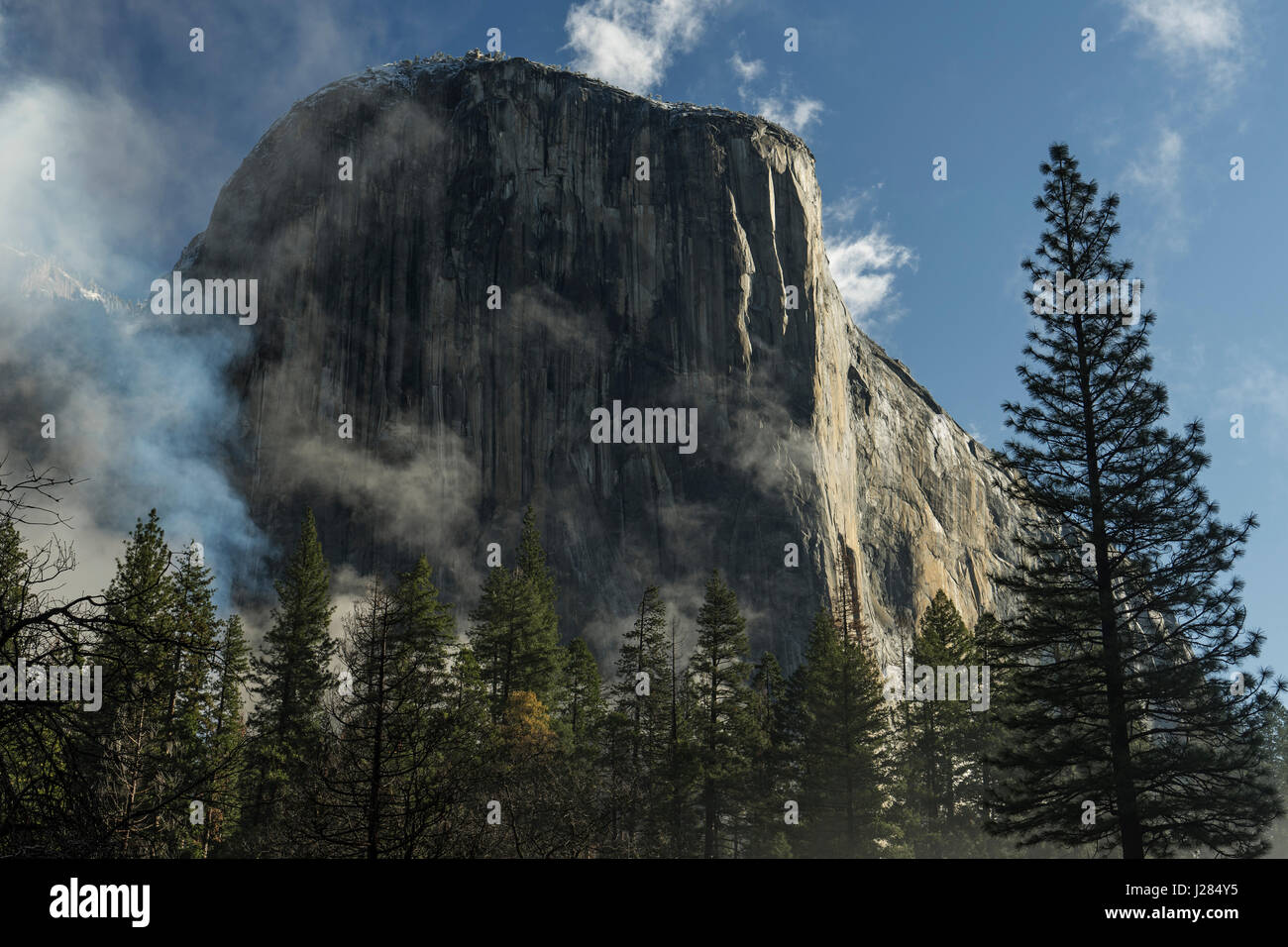 Yosemite national park cliff mountain hi-res stock photography and ...