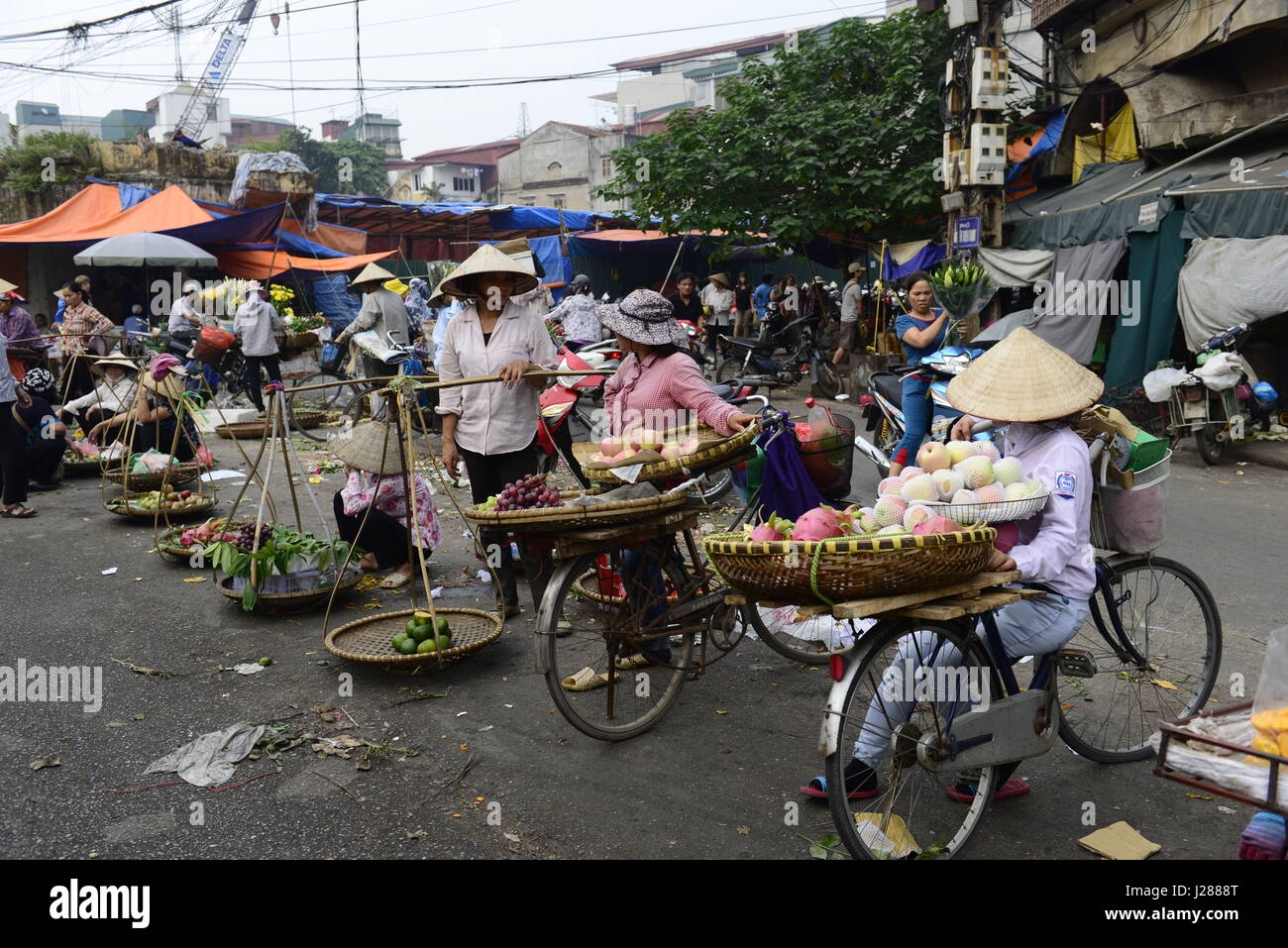 The colorful markets in the old city of Hanoi, Vietnam Stock Photo - Alamy