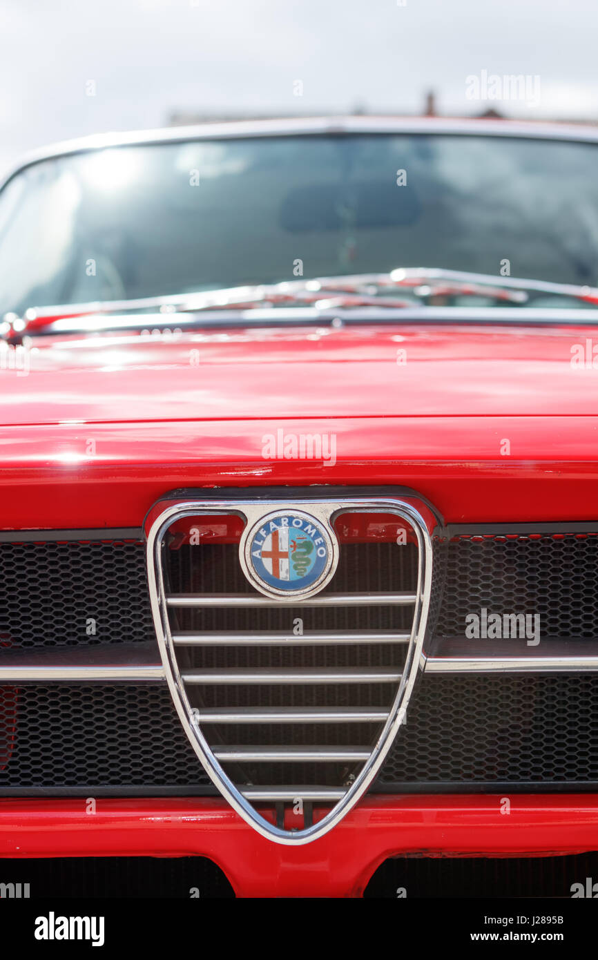 Old alfa romeo logo hi-res stock photography and images - Alamy