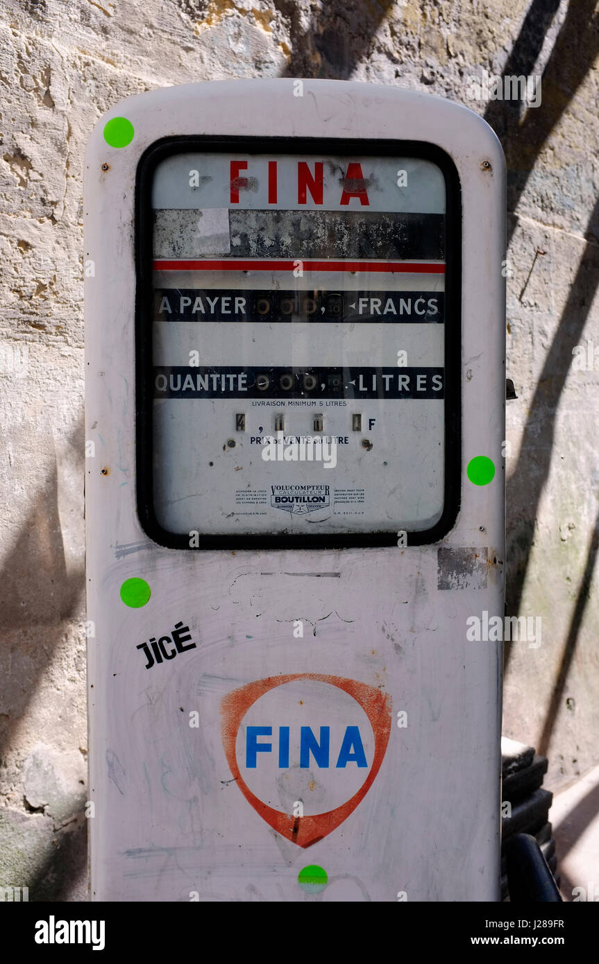 Fuel garage france hi-res stock photography and images - Alamy