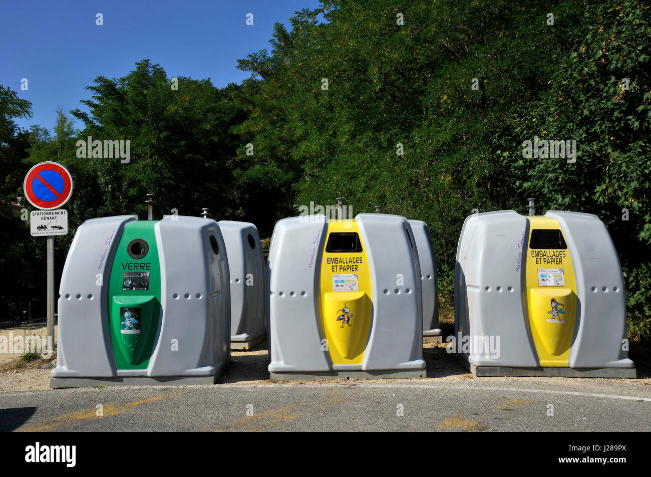 Glass bottle waste sign hi-res stock photography and images - Alamy