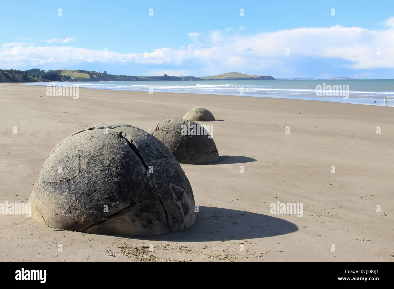 Natural boulders moeraki hi-res stock photography and images - Alamy