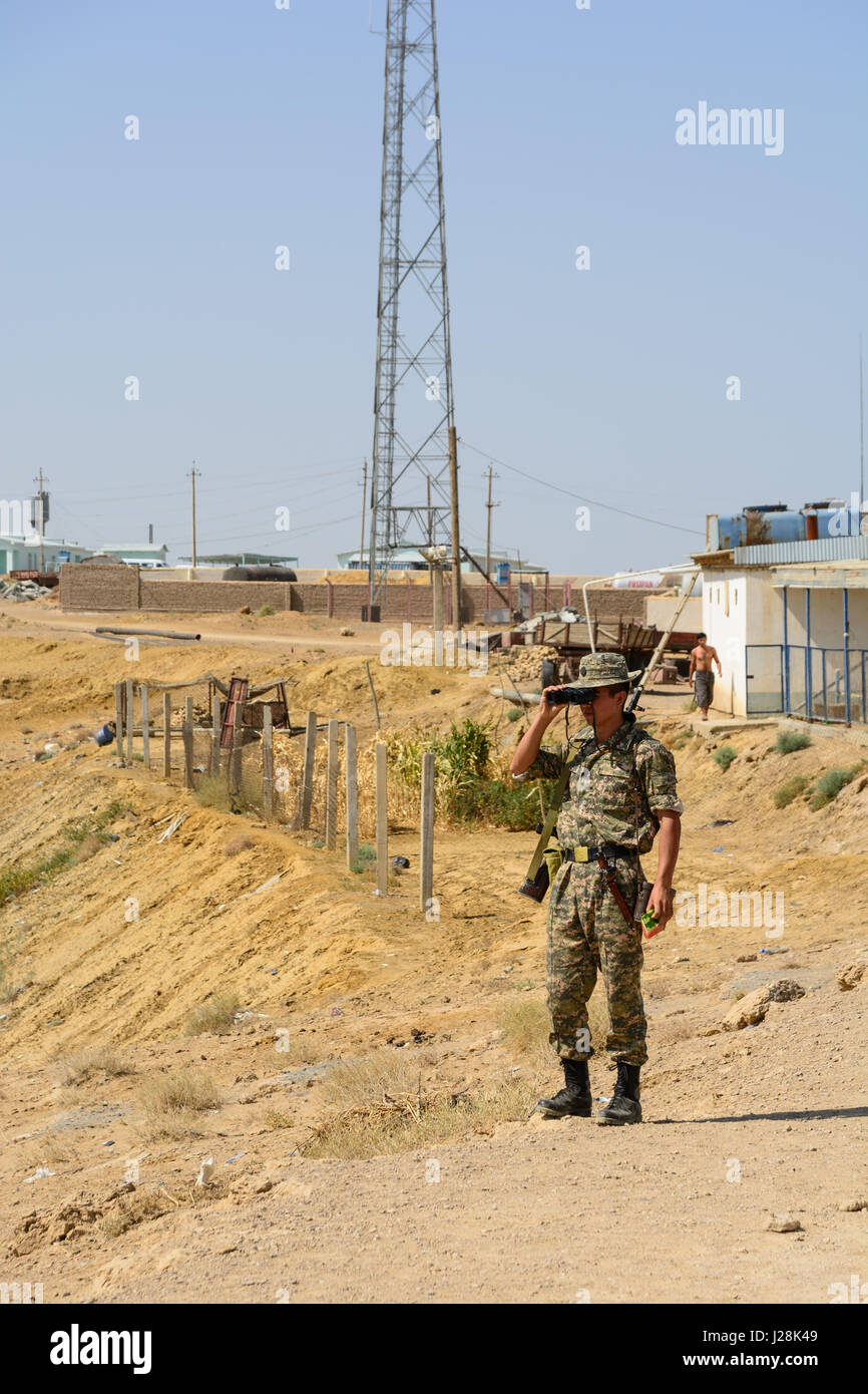 Turkmenistan, Lebap, The river Amudarya forms over long stretches the ...