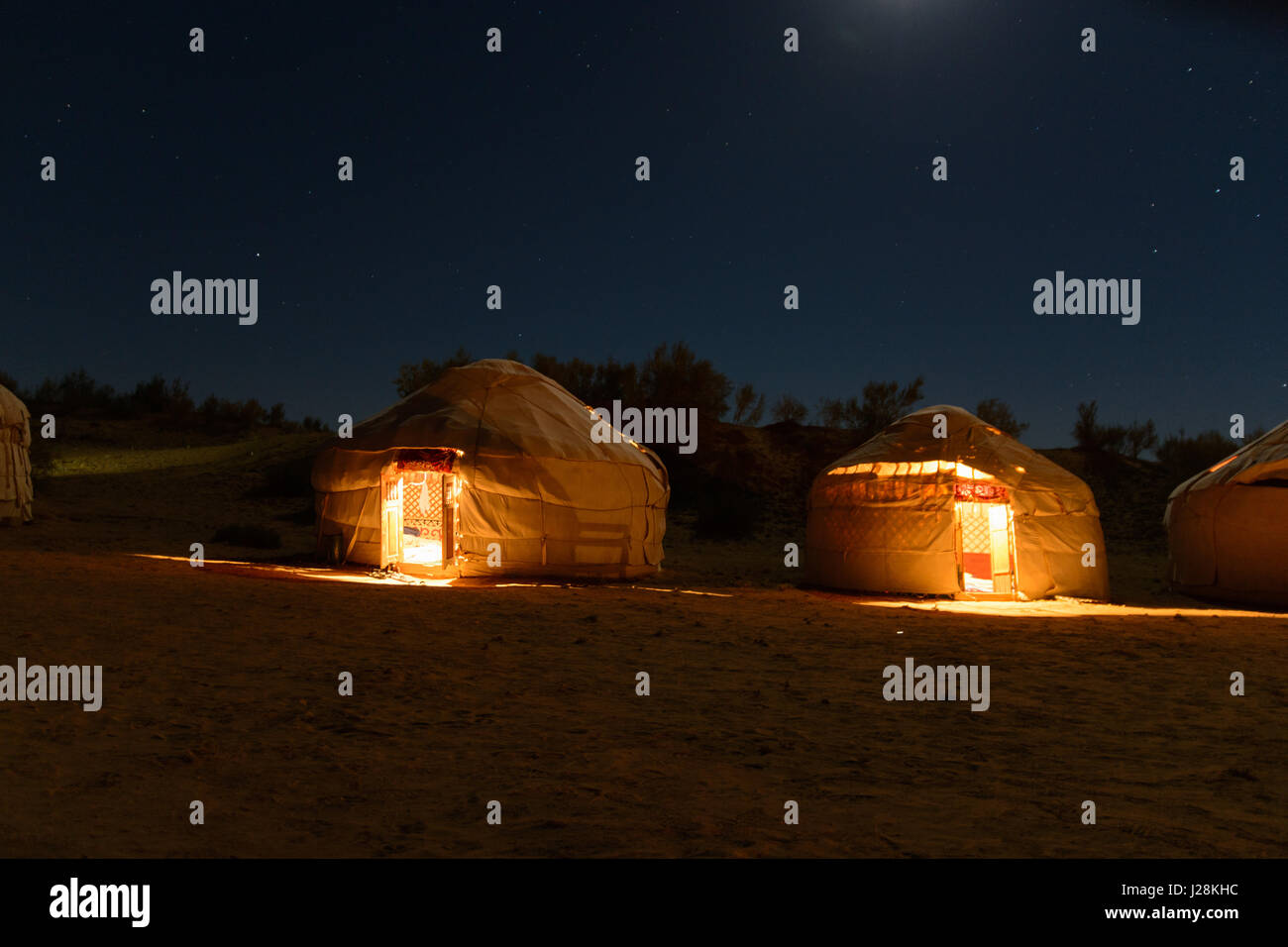 Uzbekistan, Nurota tumani, yurts for tourists at night in the Kizilkum ...