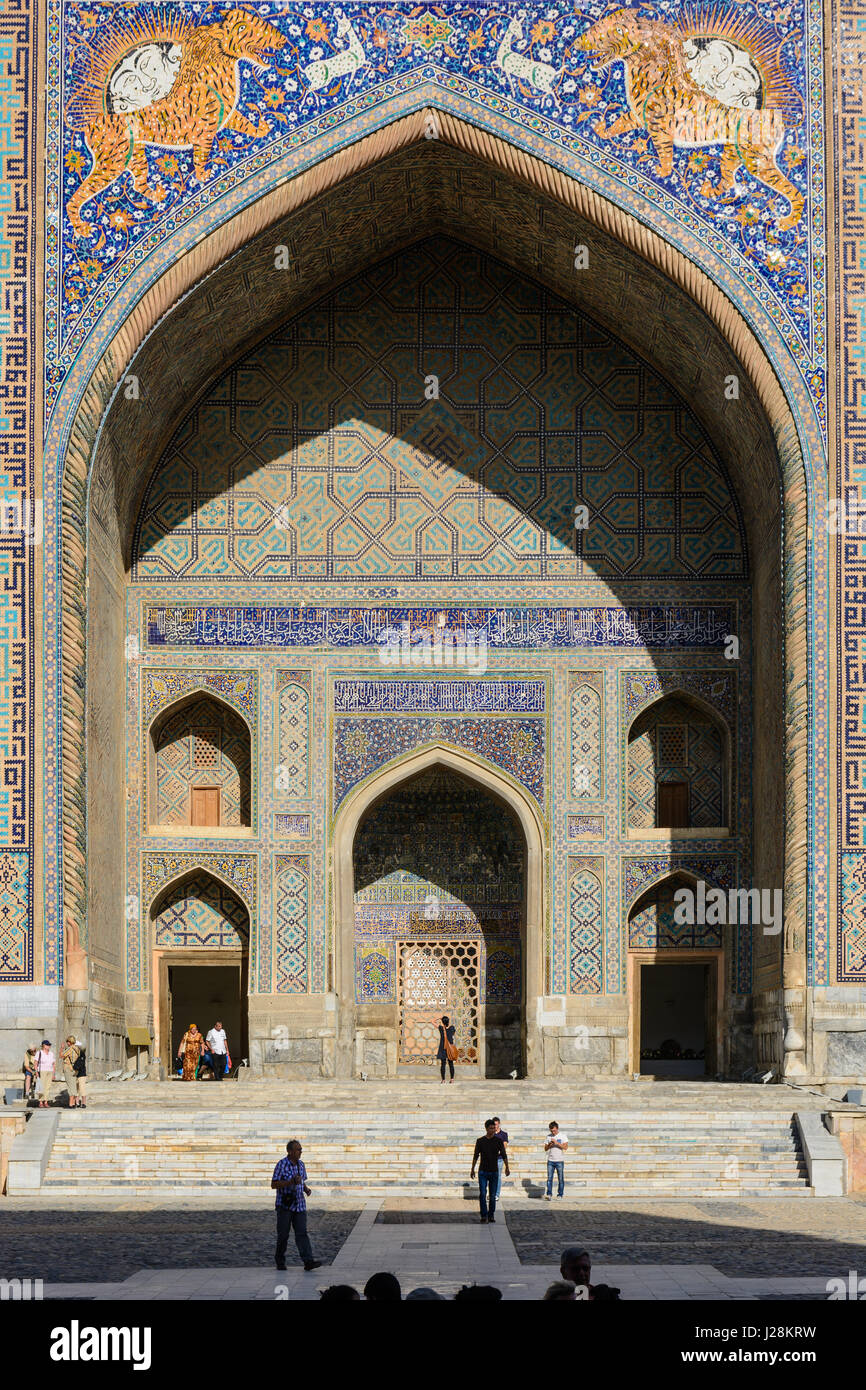 Uzbekistan, Samarkand province, Samarkand, entrance gate Stock Photo ...