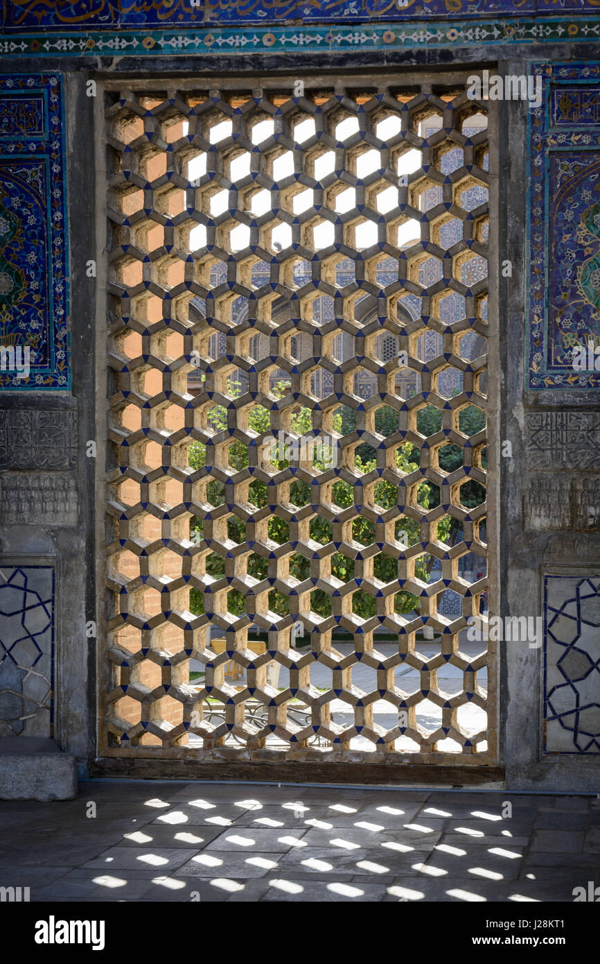 Central east window hi-res stock photography and images - Alamy