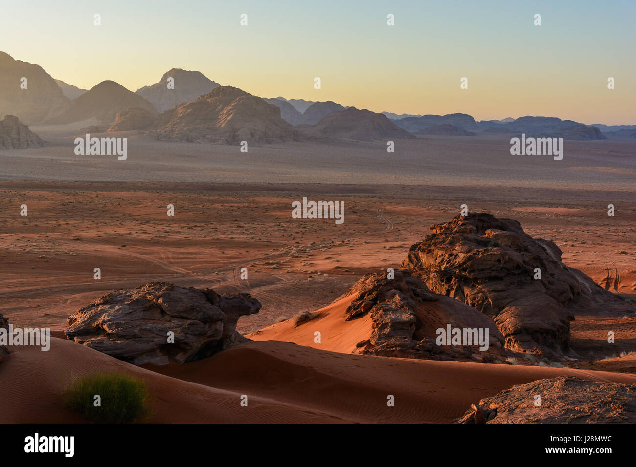 Jordan, Aqaba Gouvernement, Wadi Rum, a desert high plateau in South ...