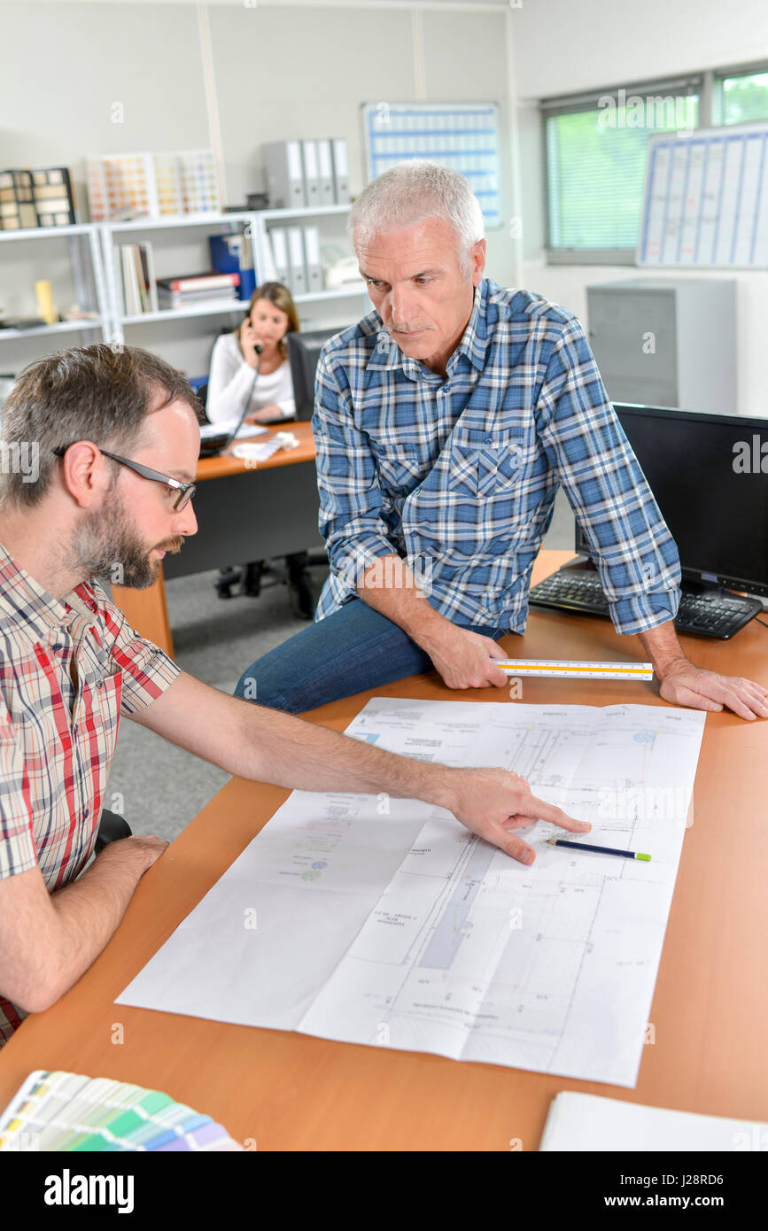 Boss discussing with an employee Stock Photo - Alamy