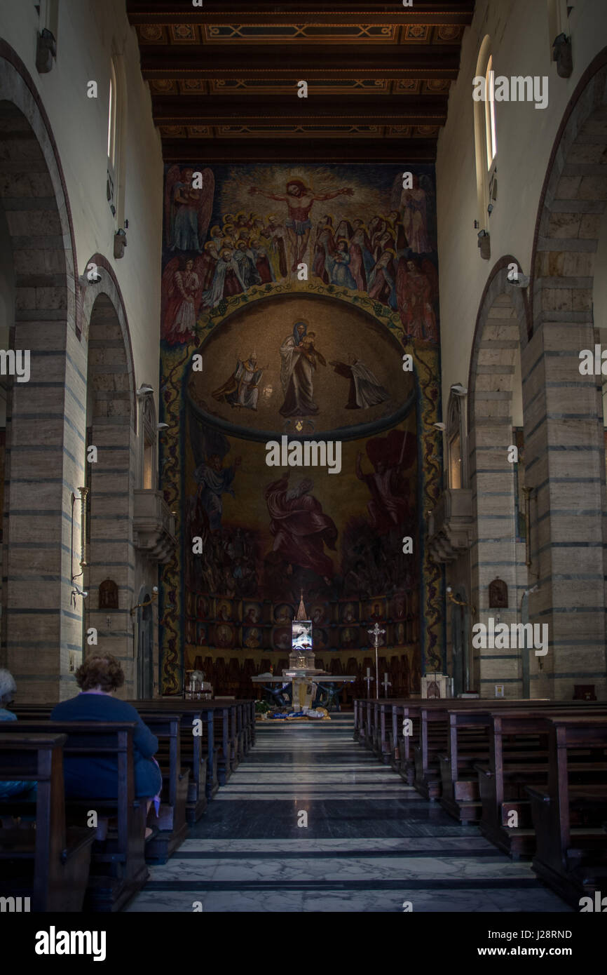 Small church interior hi-res stock photography and images - Alamy