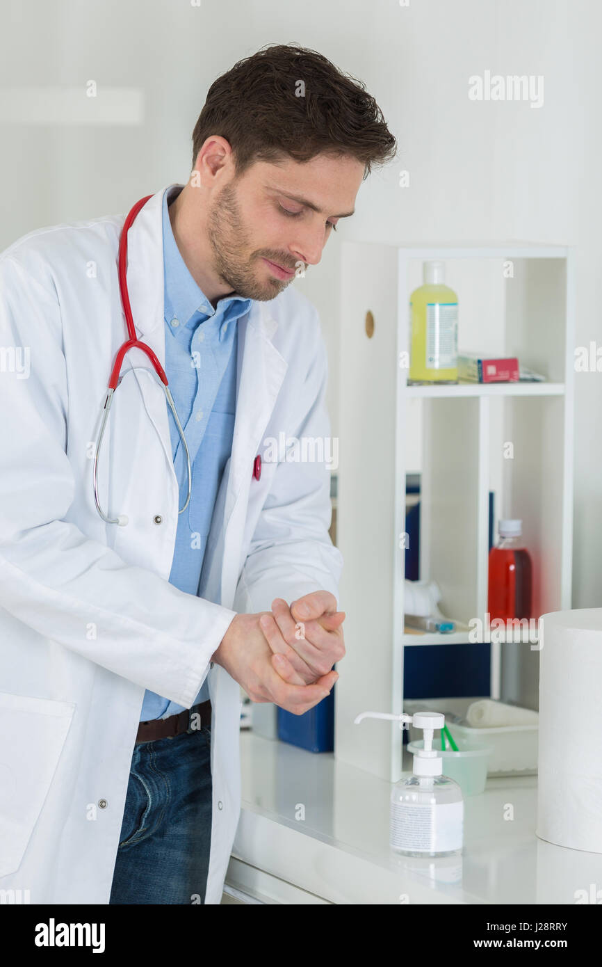 medical doctor using sanitizer dispenser Stock Photo - Alamy