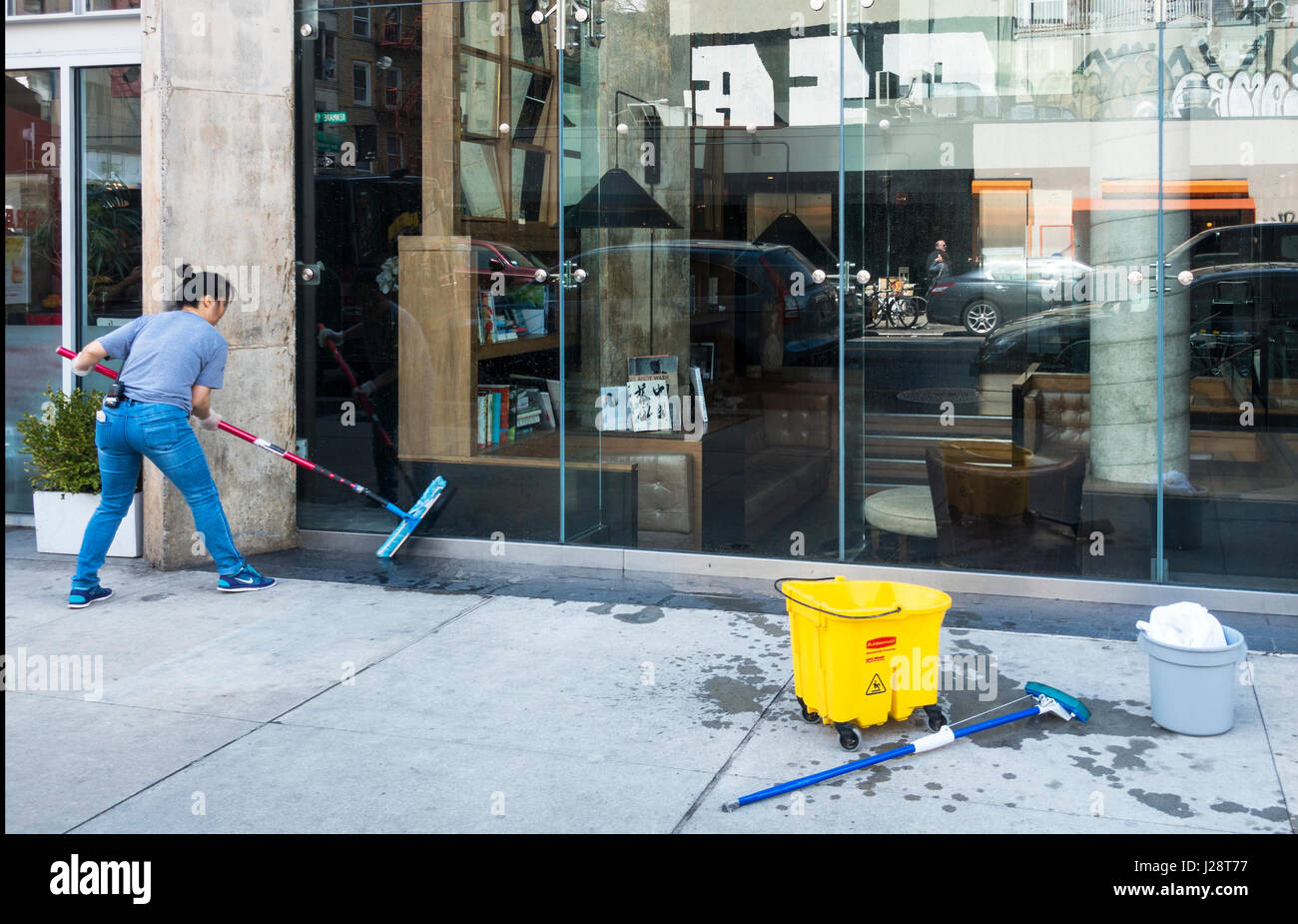 Washing windows hi-res stock photography and images - Alamy