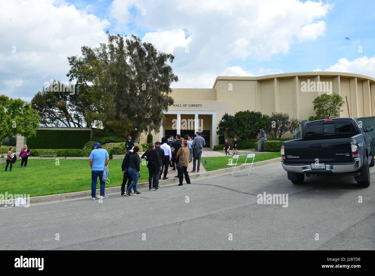 Carrie Fisher And Debbie Reynolds' Public Memorial Service At Forest ...