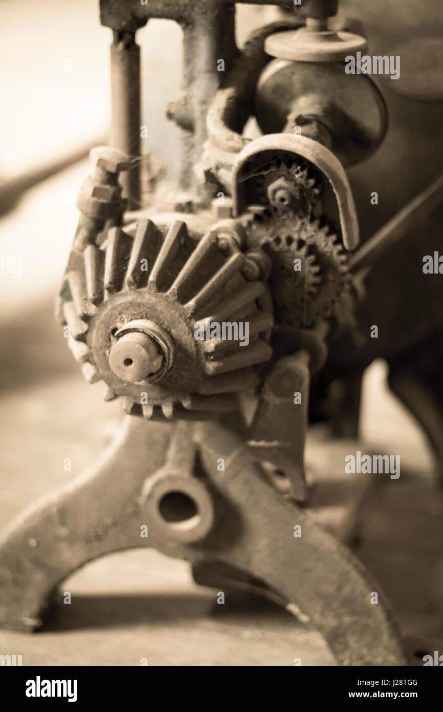 Old iron gears hi-res stock photography and images - Alamy