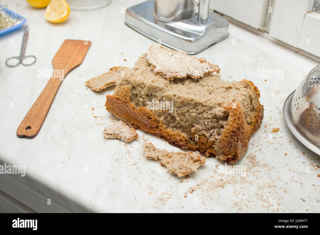 Bread peel hi-res stock photography and images - Alamy